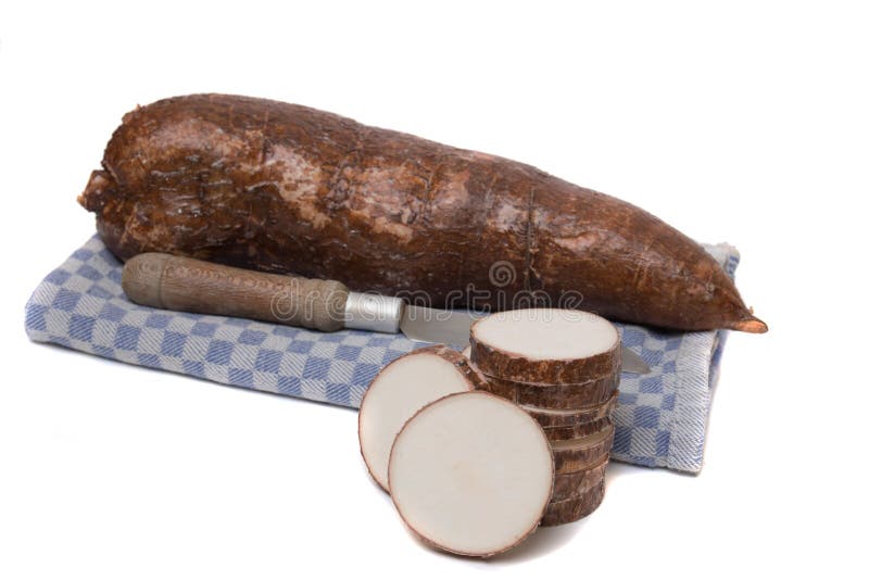 Raiz Da Mandioca Isolada Em Um Fundo Branco Imagem de Stock - Imagem de ...