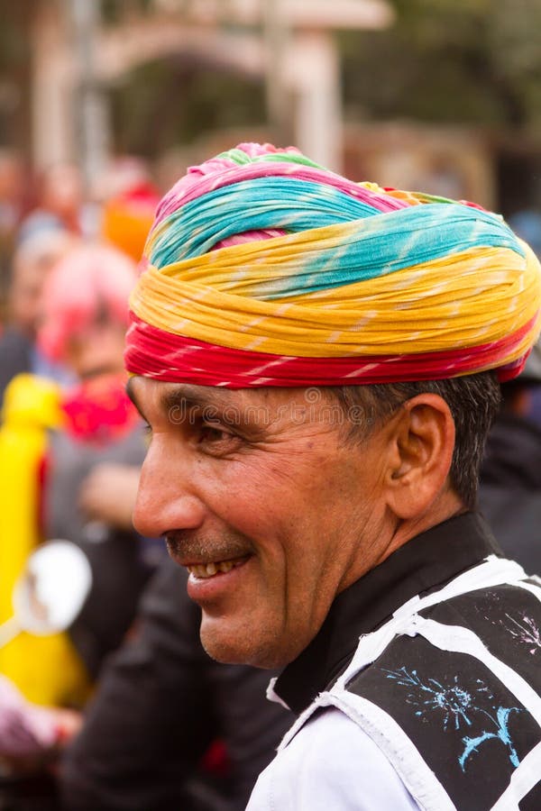 Rajasthani-Mann mit Turban redaktionelles foto. Bild von königlich ...