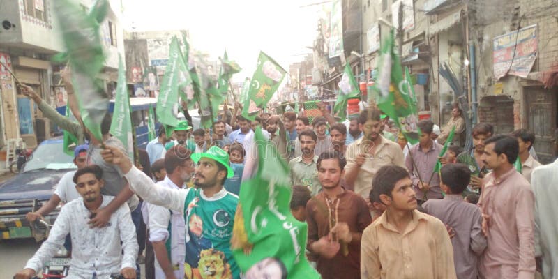 People Crowd editorial photography. Image of crowd, support - 124400887