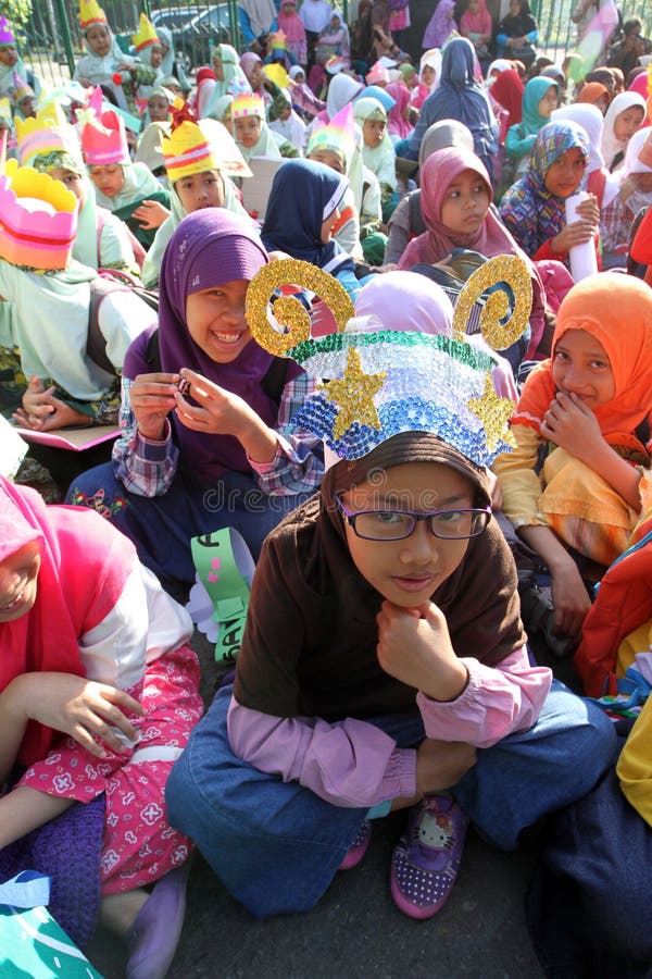 Ramadhan editorial image. Image of welcoming, students - 55359170