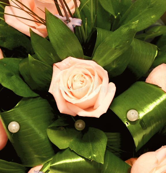 Ramalhete com rosas foto de stock. Imagem de jardim, pétala - 31379972