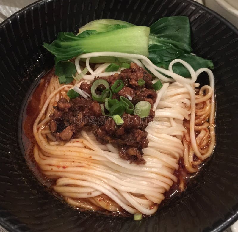 Nouilles Et Ramen Chinois Secs D'oeufs Photo stock - Image du cuisine ...