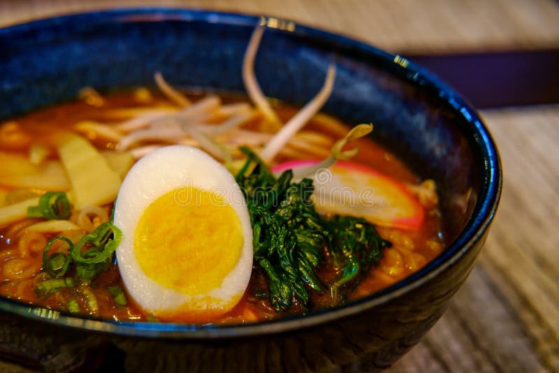 Ramen picantes coreanos foto de archivo. Imagen de pastas - 99901480
