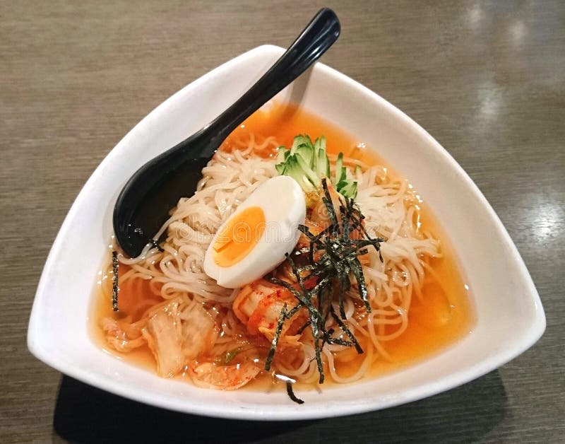 Ramen Froids Avec La Crevette, Le Rôti De Porc Japonais, Le Jambon, L ...