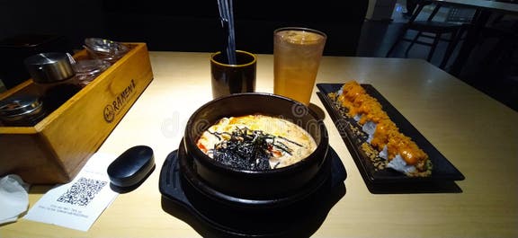 Ramen vs sushi editorial image. Image of ocha, restaurant - 261798310