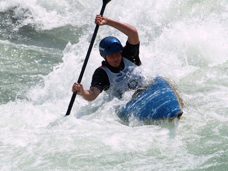 Ramer kayaking photo stock éditorial. Image du extrême - 4287108