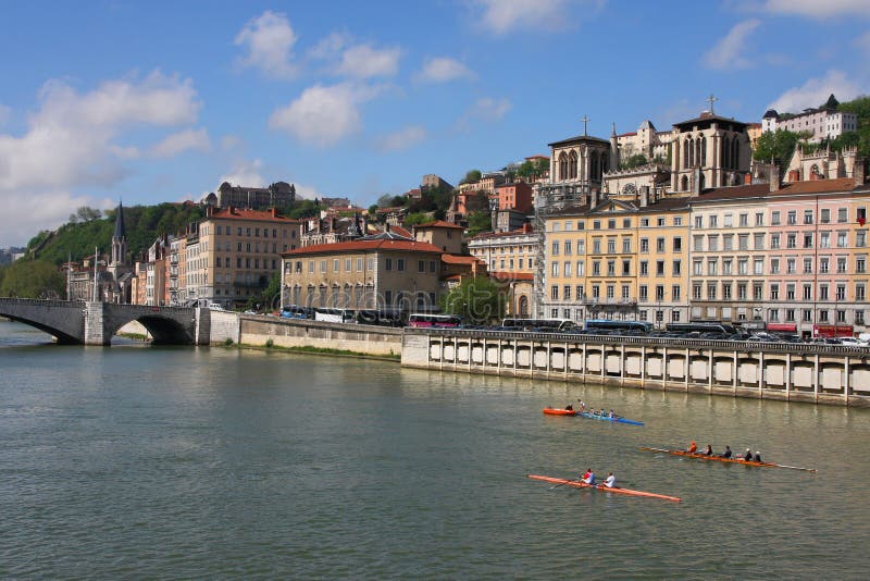 Ramer Sur Le Fleuve De Saone Photo stock éditorial - Image du fleuve ...