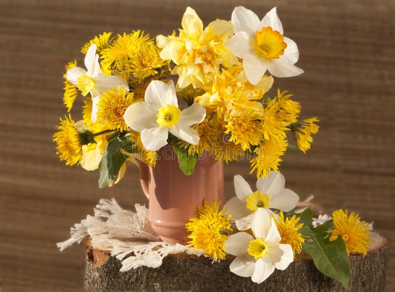 Ramo De Narciso De Las Flores Foto de archivo - Imagen de amarillo ...
