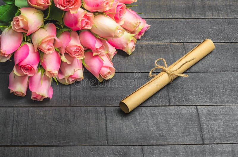 Ramo De Rosas Y De Voluta De La Letra Imagen de archivo - Imagen de ...