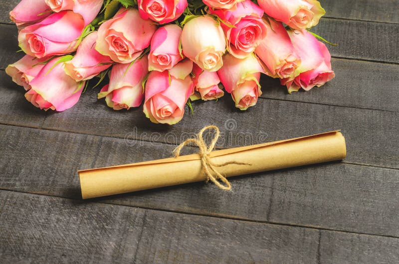 Ramo De Rosas Y De Voluta De La Letra Imagen de archivo - Imagen de ...