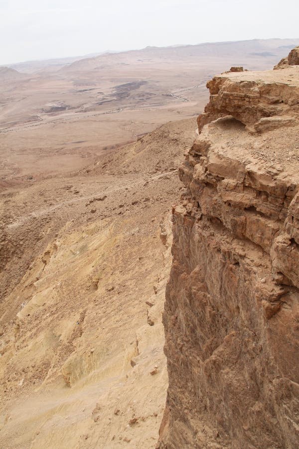 Mitzpe Ramon Crater, Israel Imagen de archivo - Imagen de profundamente ...