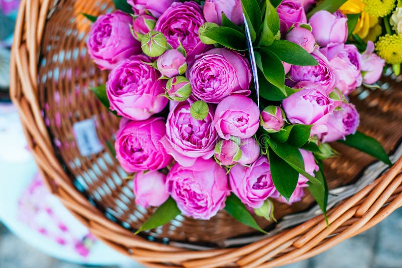 Ramos De Las Rosas En El Mercado De La Flor Foto de archivo - Imagen de ...