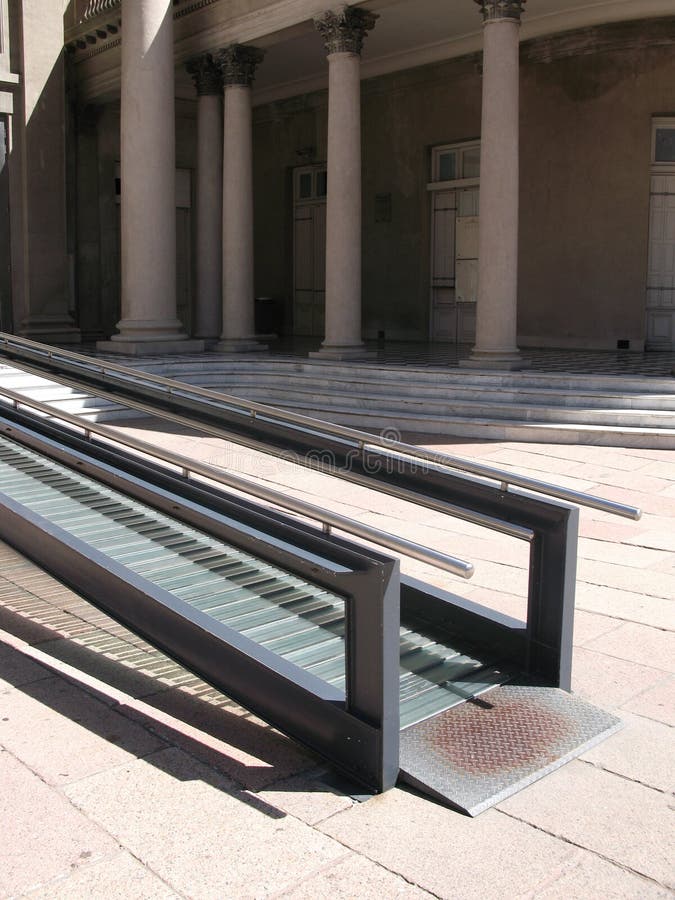Ramp Disponible Para Apoyar A Los Usuarios De Silla De Ruedas En Un ...