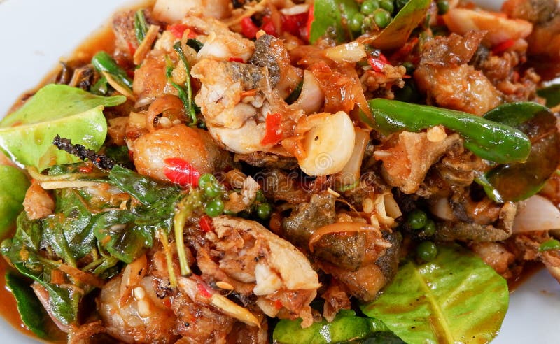 Ancas De Rana Fritas Con La Aceituna, Las Hierbas Y Las Especias Imagen ...