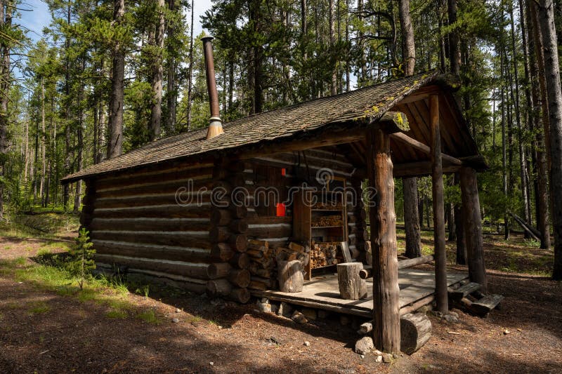 Ranger Cabin at Mary Lake in Remote Yellowstone Stock Photo - Image of ...