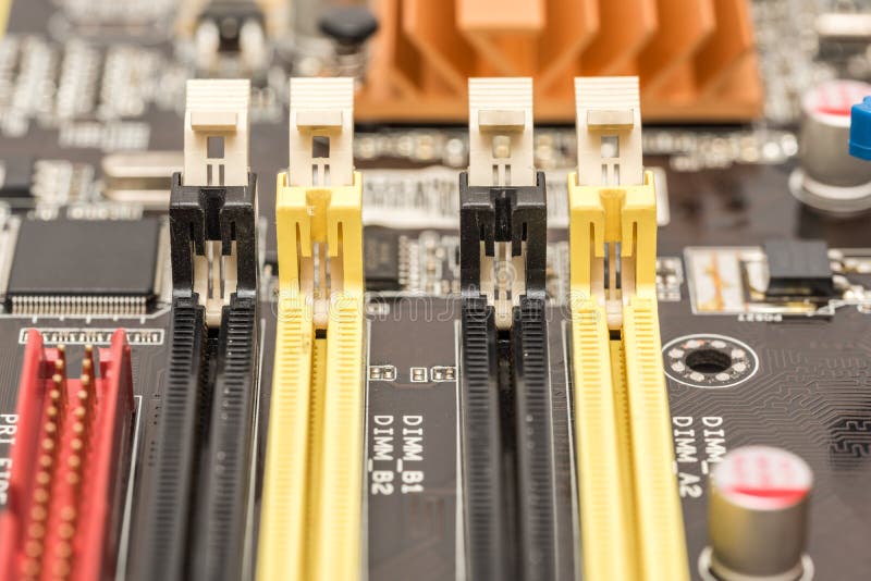 Ranuras De La Memoria En La Placa Madre Foto de archivo - Imagen de ...