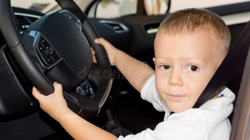 Rapaz Pequeno Que Conduz O Carro Foto de Stock - Imagem de infância ...