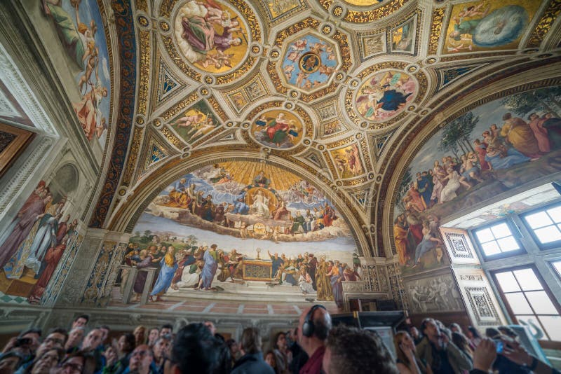Statues of Michelangelo and Raphael Over the Vatican Museums Entrance ...