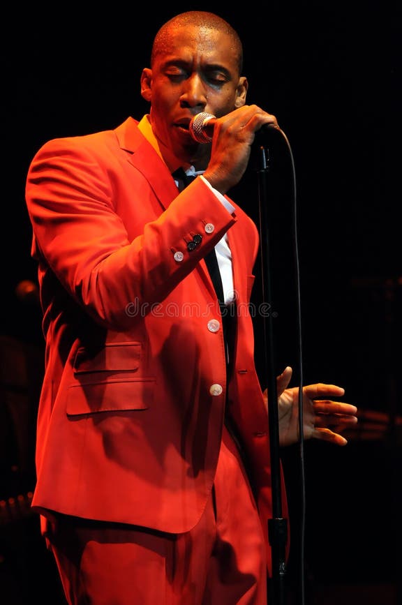 Raphael Saadiq Performing Live. Editorial Photography - Image of ...
