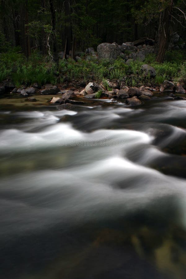 Rapids de Yosemite foto de archivo. Imagen de chorro, claro - 467724