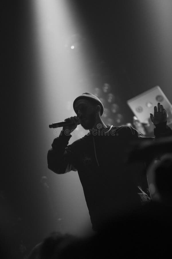 Rapper silhouette editorial stock photo. Image of heart - 87799943