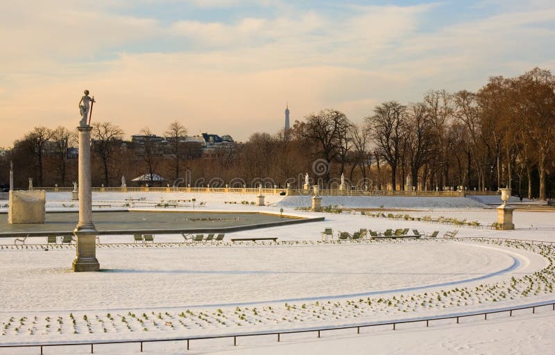 Rare snowy day in Paris editorial stock photo. Image of horizontal ...