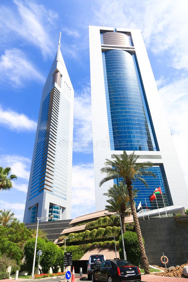 Rascacielos - Dubai fotografía editorial. Imagen de recorrido - 114432962