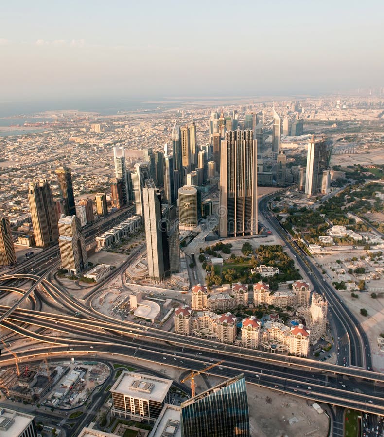 Rascacielos en Dubai. UAE. foto de archivo. Imagen de edificio - 17331708