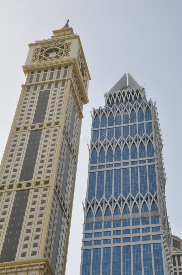 Rascacielos en Dubai, UAE foto de archivo. Imagen de localizaciones ...