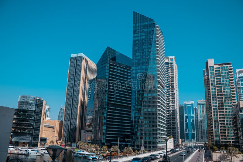 Rascacielos En El Centro De La Ciudad Edificios De Oficinas Complejos ...