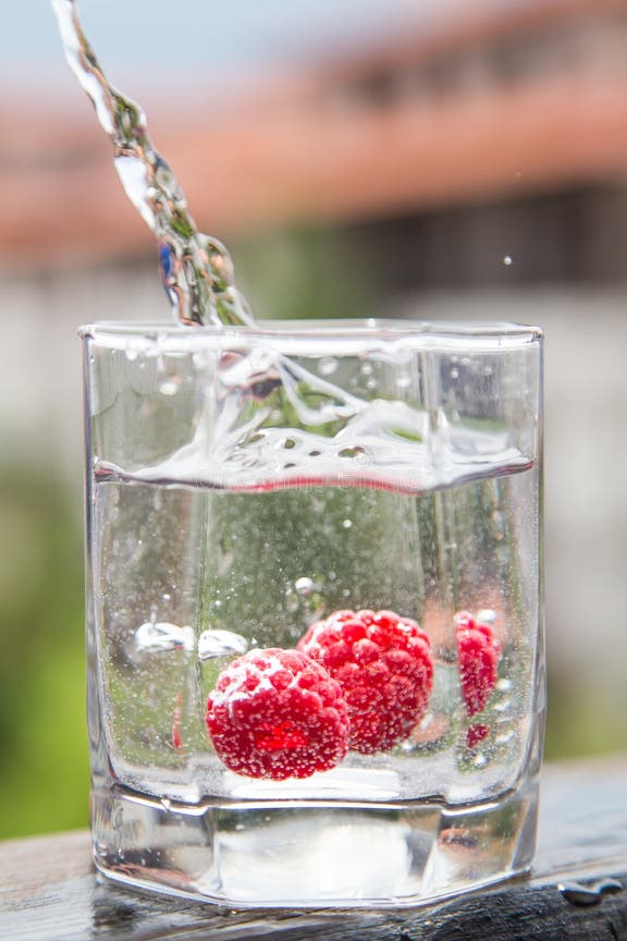 Raspberry Falls Under Water Stock Photo - Image of drink, ripe: 42955082