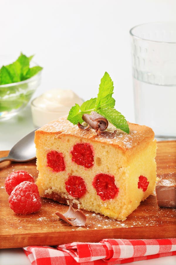 Raspberry Sponge Cake Slice Stock Image - Image of sweet, cutting: 63873499
