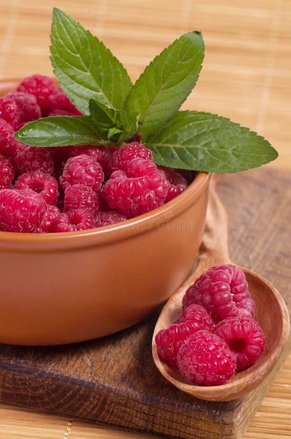 Raspberry in wooden plate stock photo. Image of ingredient - 31650274
