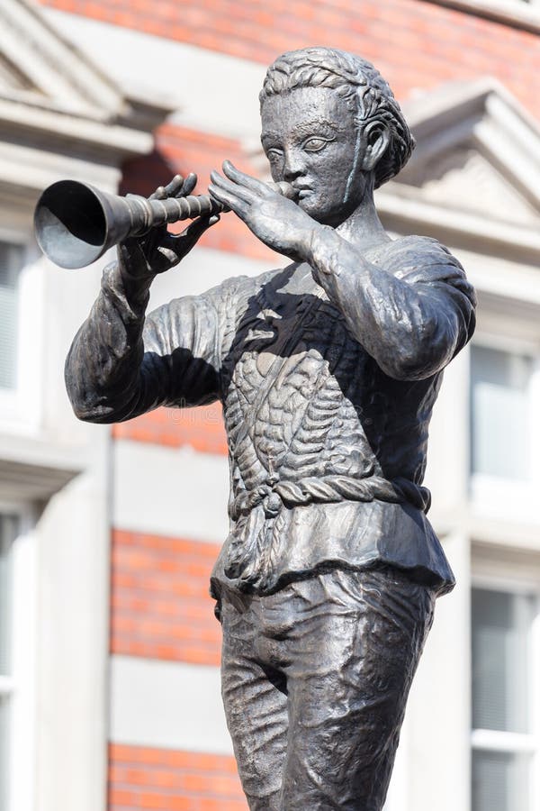 Rat Catcher Statue Hameln Germany Editorial Stock Image - Image of ...