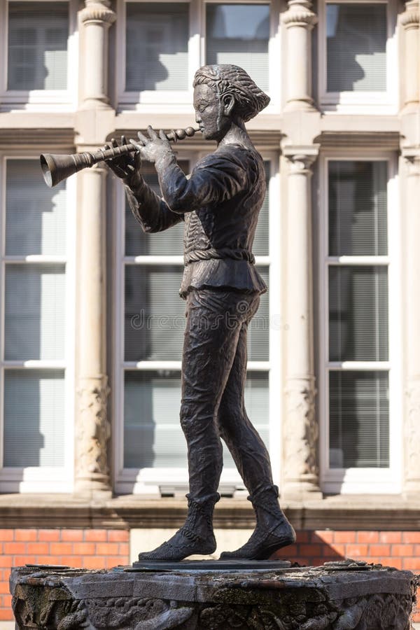 Rat Catcher Statue Hameln Germany Editorial Stock Image - Image of ...