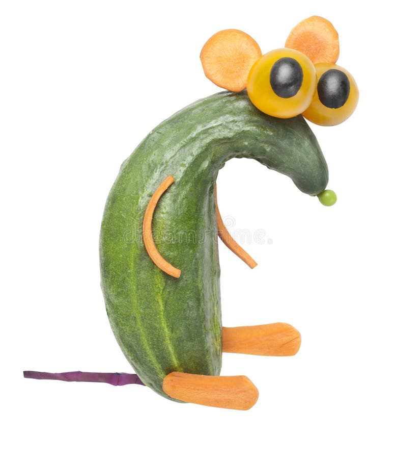 Rata Divertida Hecha Del Pepino Foto de archivo - Imagen de rata ...