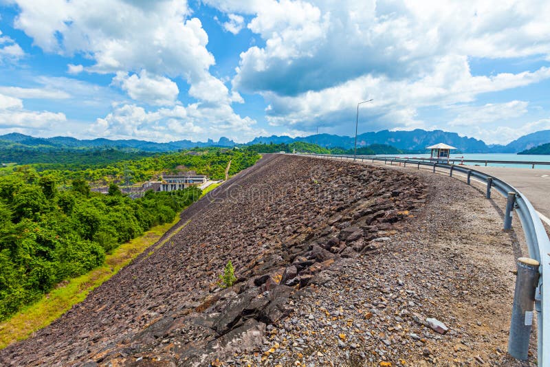 Ratchaprapa Dam (Chaew Lan Dam) Stock Image - Image of water, national ...