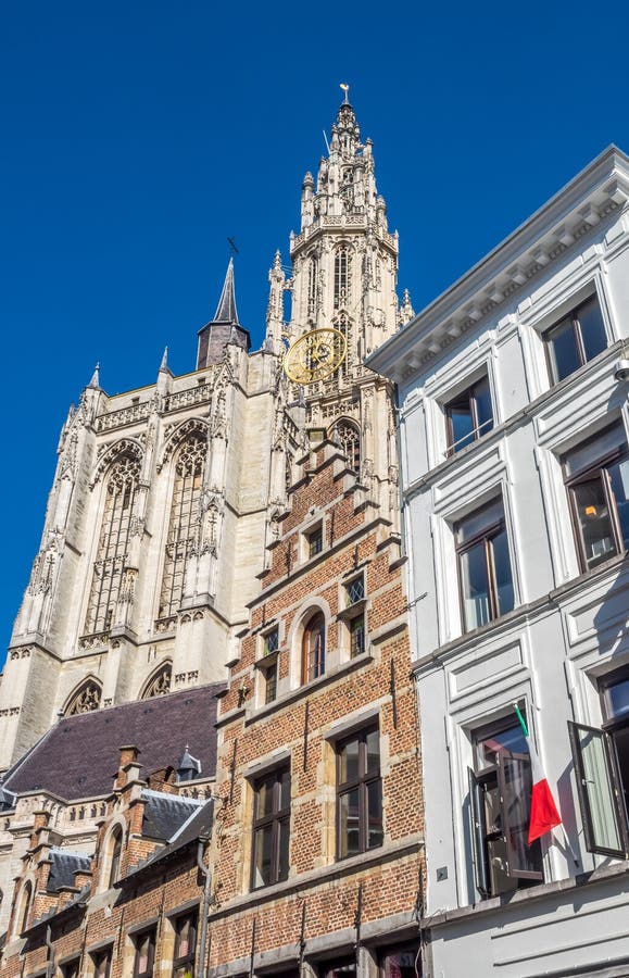 Rathaus Von Antwerpen Mit Leuten Herum Stockbild - Bild von kathedrale ...