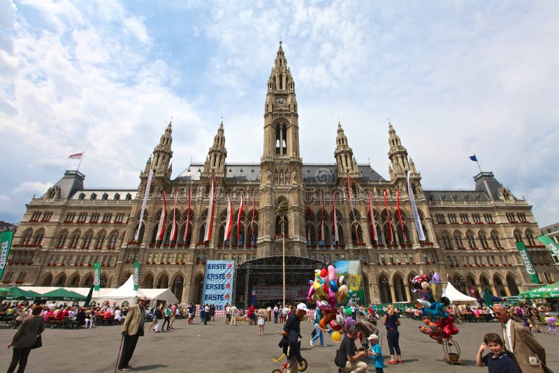 Rathaus, Wien redaktionelles stockfotografie. Bild von standorte - 32813467