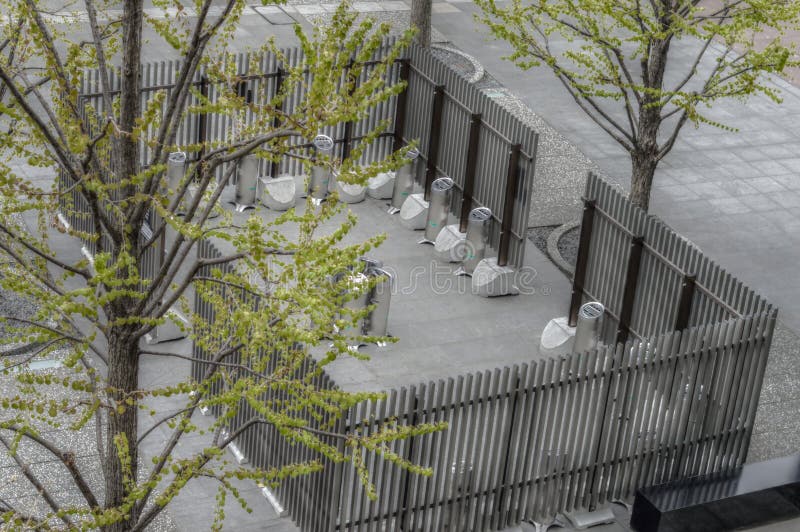 Raucherzone Im Freien in Japan Stockfoto - Bild von draussen, park ...