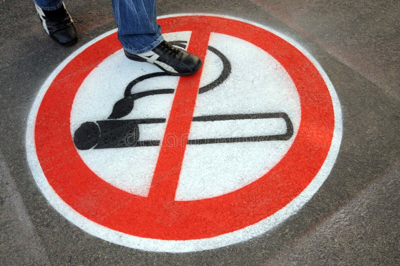 Rauchverbot Oder Rauchendes Verbotenes Zeichen Stockbild - Bild von ...