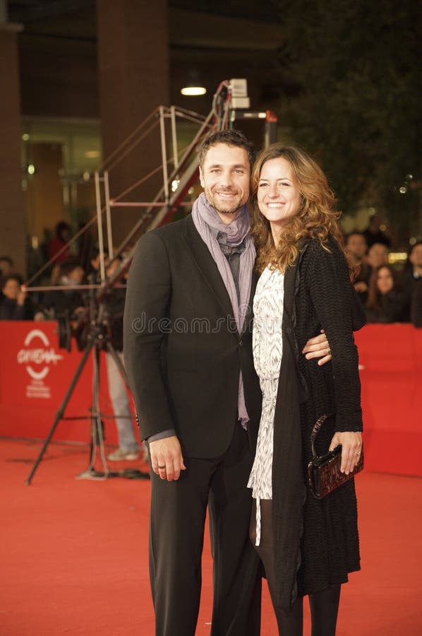 Raul Bova e sua esposa foto editorial. Imagem de alexandra - 11381476