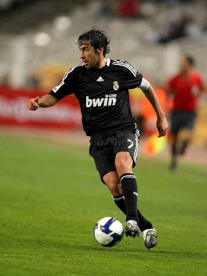 Raul Gonzalez of Real Madrid Editorial Stock Photo - Image of raul ...