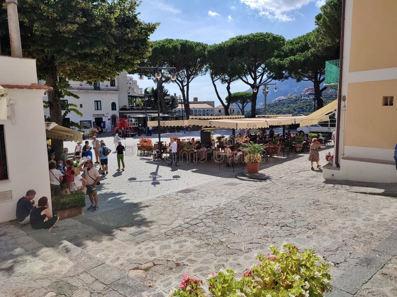 Ravello - Scorcio Di Piazza Duomo Da Via Roma Editorial Photography ...