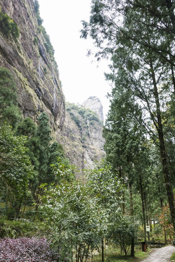 Ravin photo stock. Image du nuages, asie, beau, paysage - 71460356