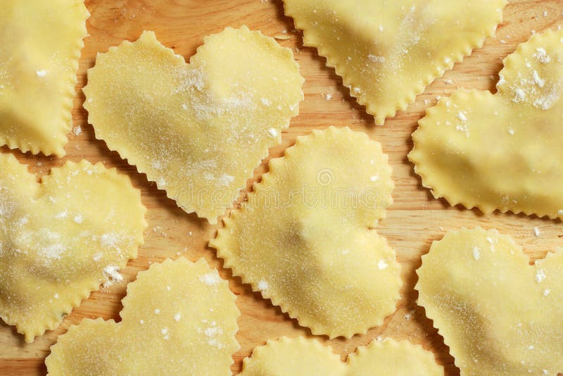Ravioli Heart-shaped imagem de stock. Imagem de massa - 5279615