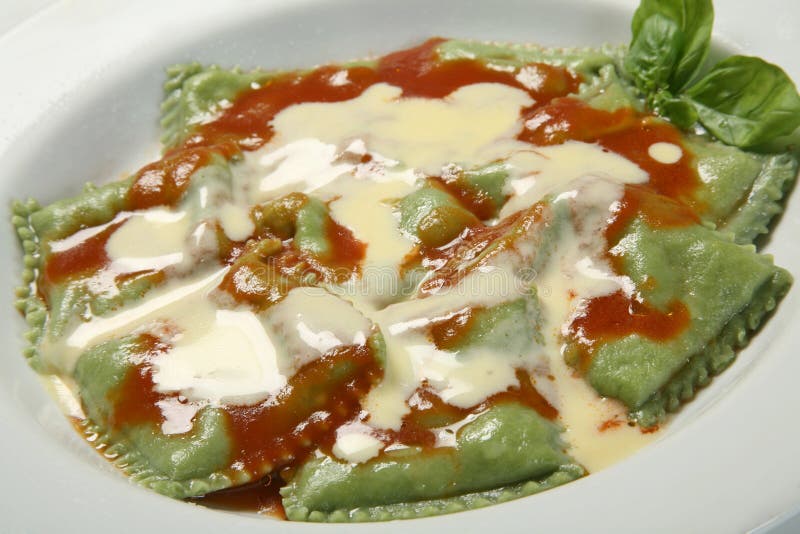 Ravioli verdes imagen de archivo. Imagen de espinaca, rellenado - 5762451