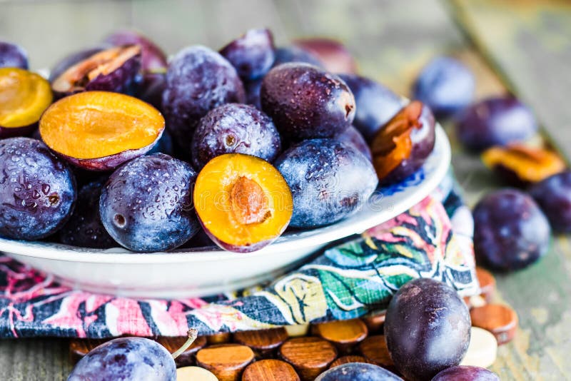 Raw Blue Plums on a Round Plate,horizontally Stock Image - Image of ...