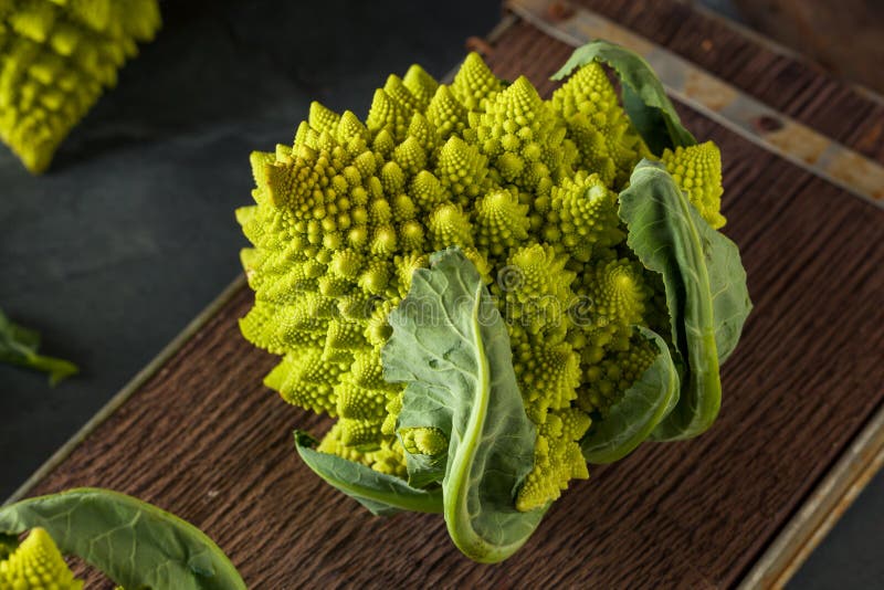 Raw Green Organic Romanesco Stock Image - Image of brassica, floret ...