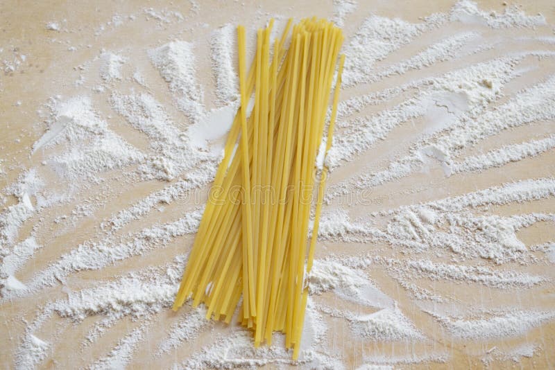 Raw Spaghetti on Loose Flour Stock Image - Image of diet, ingredient ...